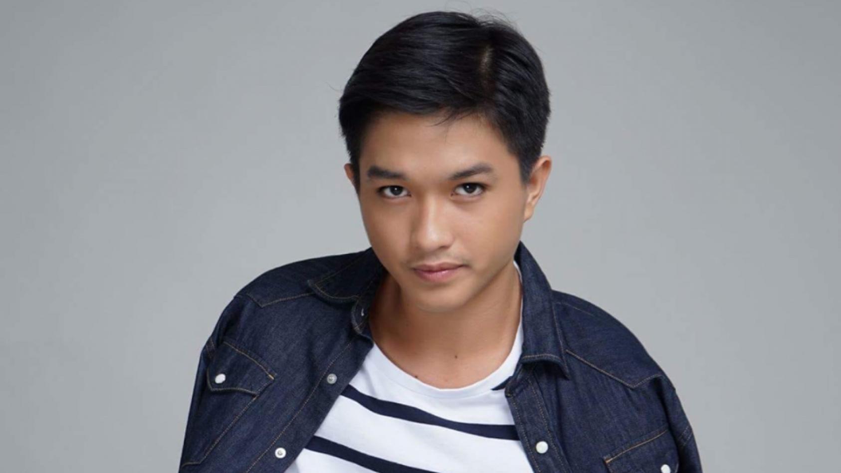 Innocent looking Gold Aceron bares it all in front of the camera in ...