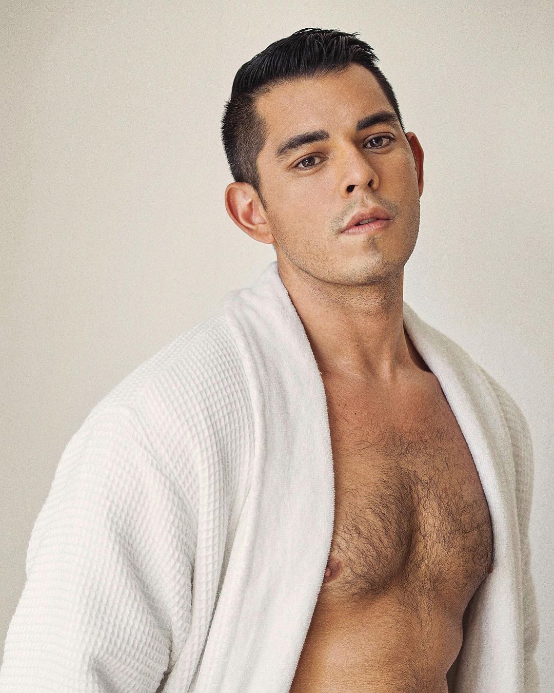 菲律賓電視節目主持人 Mond Gutierrez 出櫃：活出真實自我的生命故事 | GagaTai 嘎嘎台