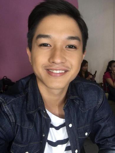 Innocent looking Gold Aceron bares it all in front of the camera in ...