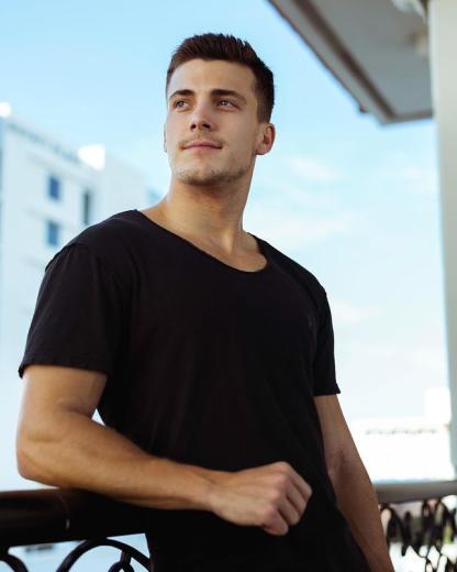 周一嘎肌肉｜打破牙醫刻板印象！美國帥哥牙醫又性感又風趣：Garrett Hawley | GagaTai 嘎嘎台