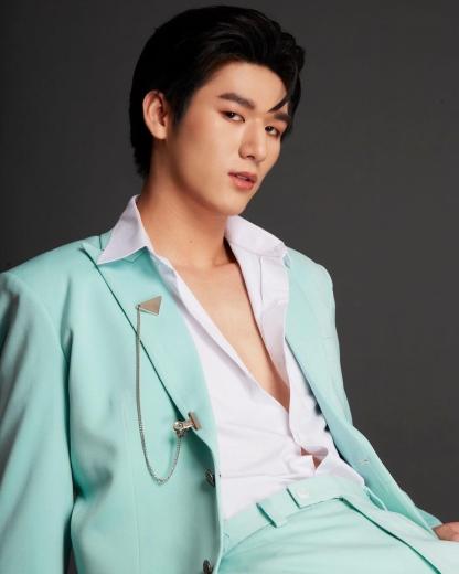 出道即出櫃？ 新生代演員 Mos 獻大尺度 BL 處女作《龍月》 | GagaTai 嘎嘎台