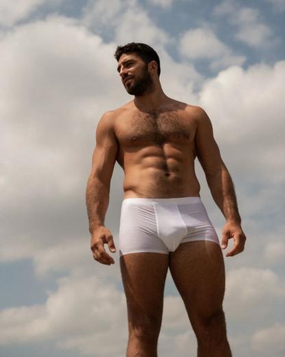 《你在光影闌珊處》主演 Alvise Rigo 太性感 深情扮相下暗藏誘人大包 | GagaTai 嘎嘎台